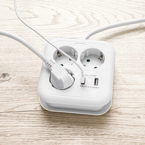 Powertec Electric Quadratische Steckdose 3-fach von Norma ansehen!